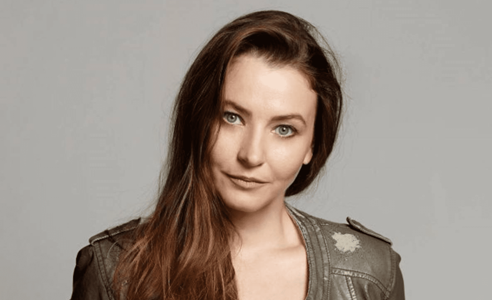 42-річна акторка Ніхан Бююкаач показала, як змінилась після пластики. Читайте на UKR.NET